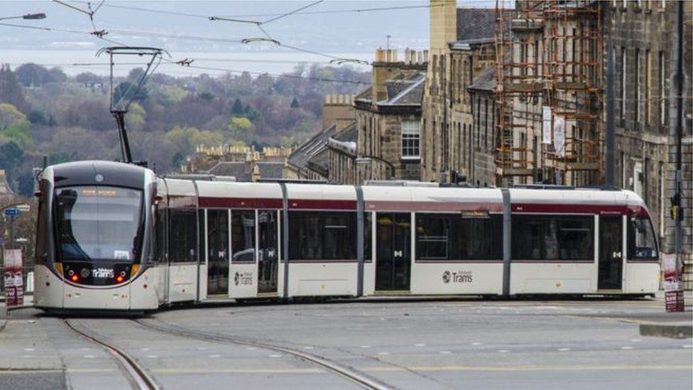 Cyclists win damages over Edinburgh tram track injuries - BBC News