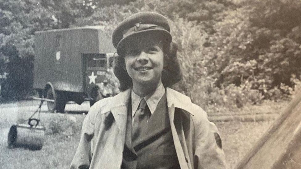 D-Day: Centenarian recalls D-Day experiences as troop entertainer - BBC ...