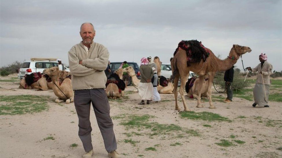 British explorer Mark Evans completes desert trek - BBC News