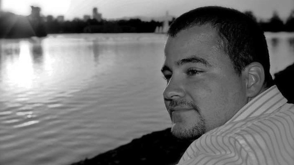 Newbie investors: 'I didn't know I'd lose money so fast' - BBC News