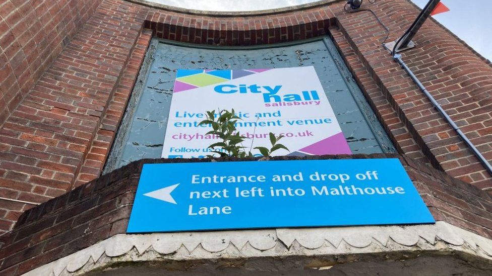 Reopening City Hall in Salisbury could cost £2m - BBC News