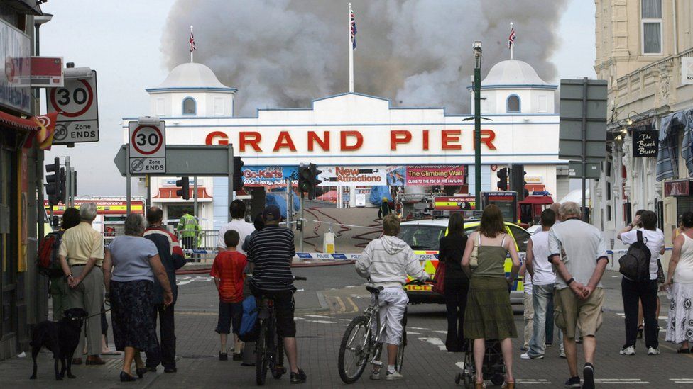 Weston-super-Mare's Grand Pier fire remembered - BBC News