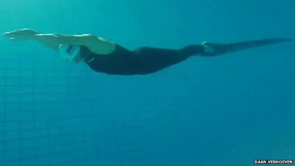 Freediving: The lure of the deep - BBC News