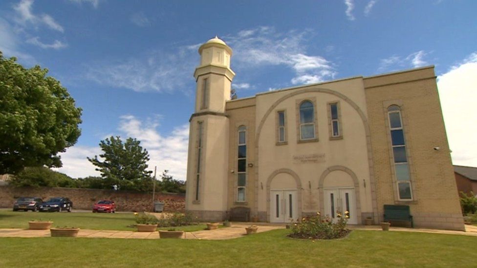 Hartlepool mosque trip cancelled amid parents' safety fears - BBC News