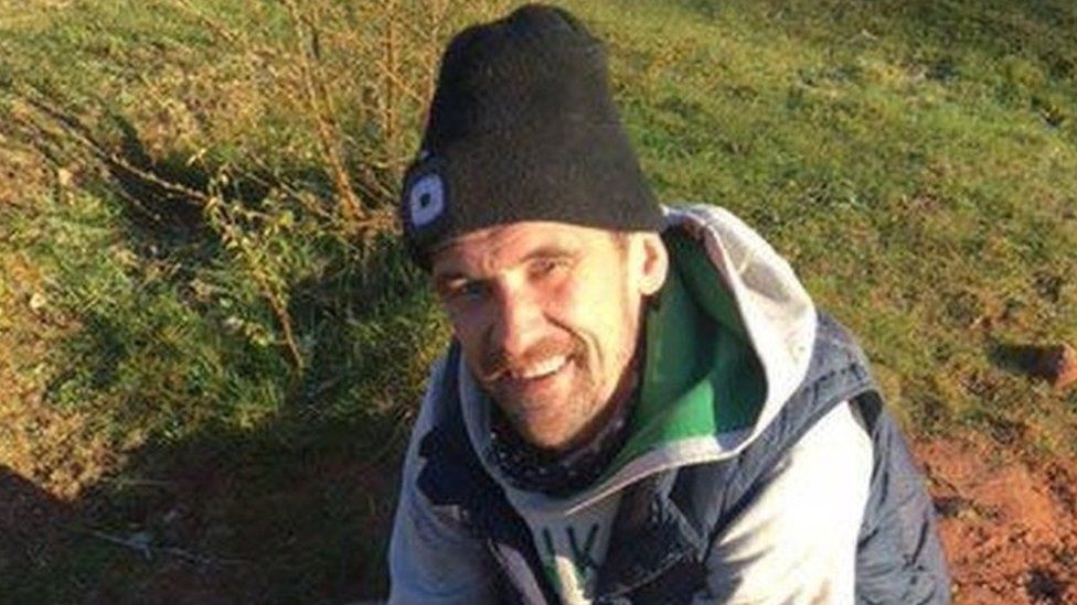 Ashley Walsh: Men jailed for body-in-suitcases murder - BBC News