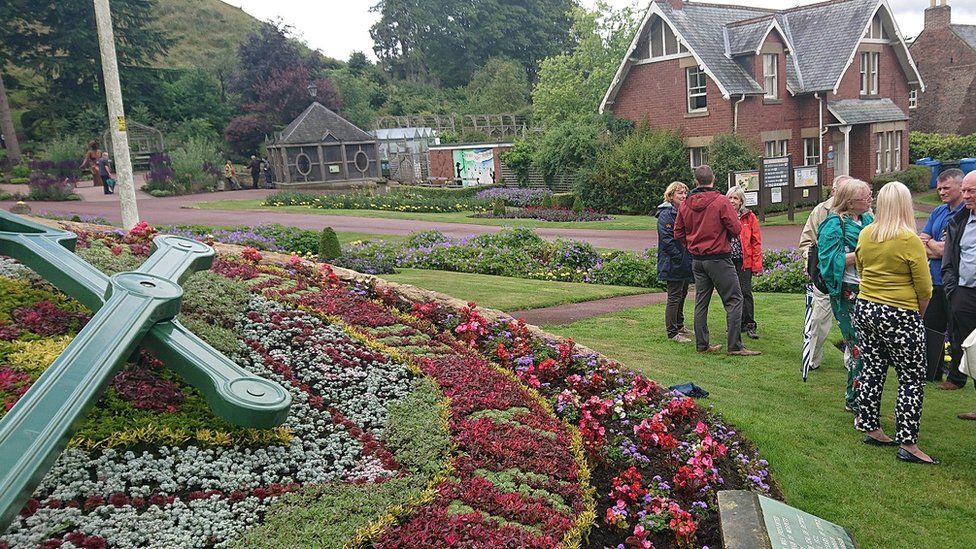 In pictures: North East blossoms in Britain in Bloom - BBC News