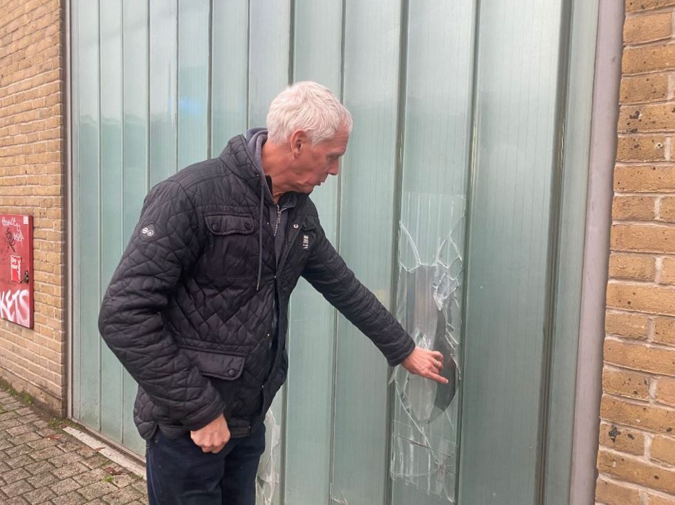 How London's soaring service charges are hitting homeowners - BBC News