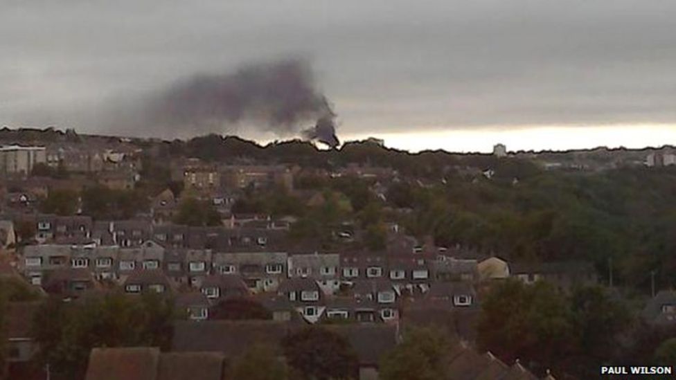 Firefighters battle thick smoke after Aberdeen blaze - BBC News