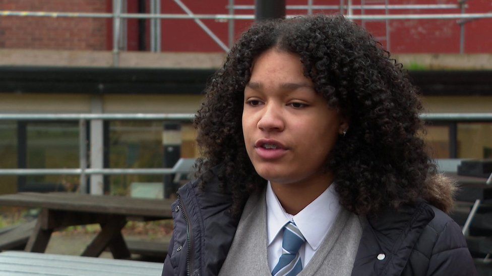 Effaith y pandemig ar ysgolion yn 'drist eithriadol' - BBC Cymru Fyw