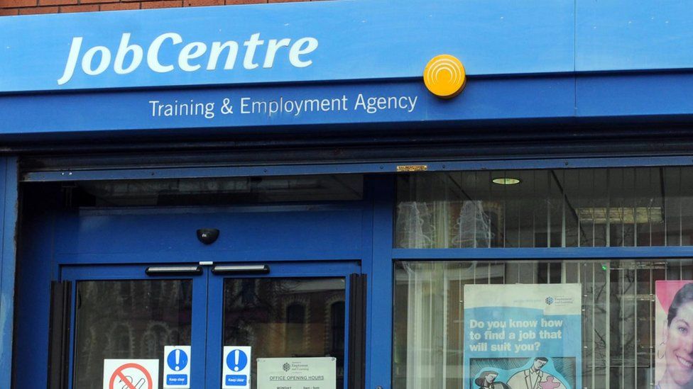 Northern Ireland unemployment rate shows slight rise - BBC News