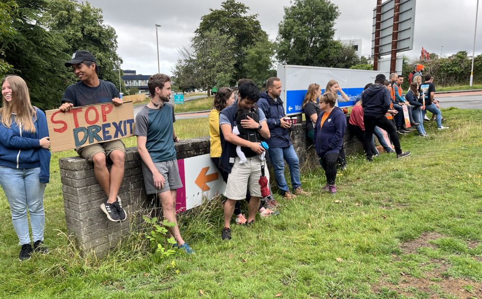 Junior doctors five-day strike begins in Devon and Cornwall - BBC News