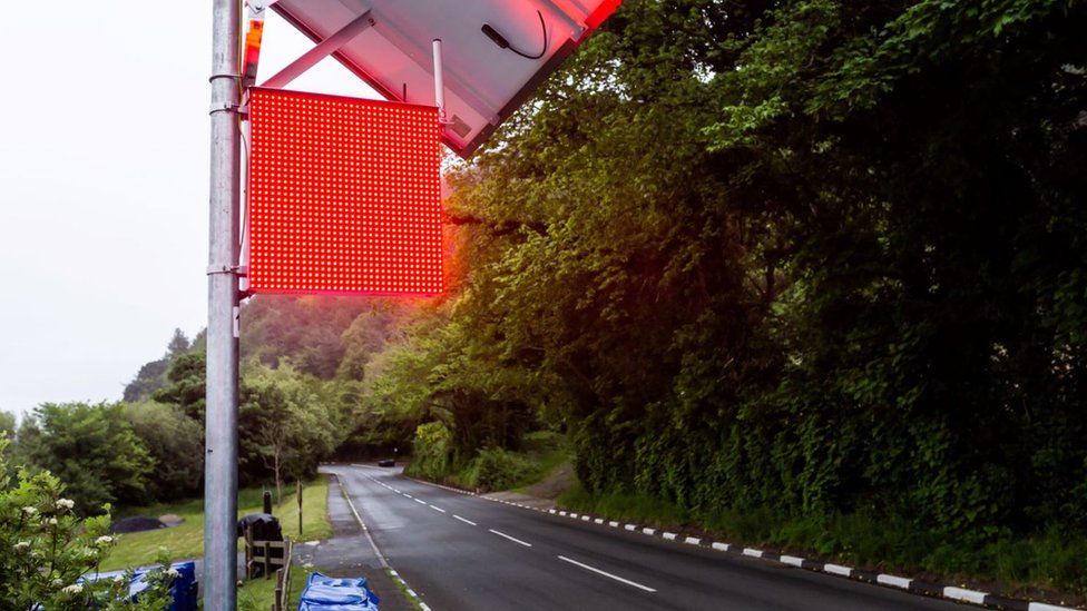 Isle of Man TT course electronic red flag system to be tested - BBC News