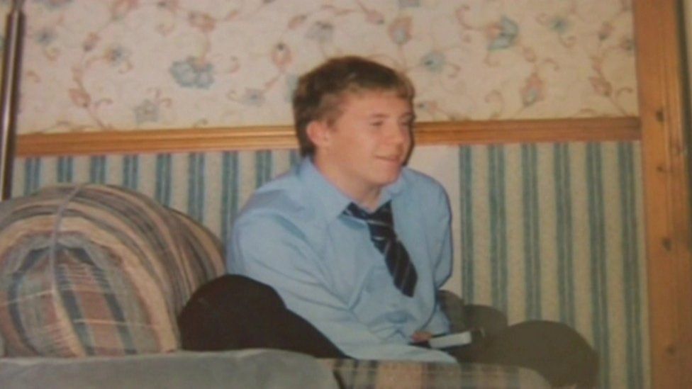 Teen road deaths: Inspector 'did not know phone guidelines' - BBC News