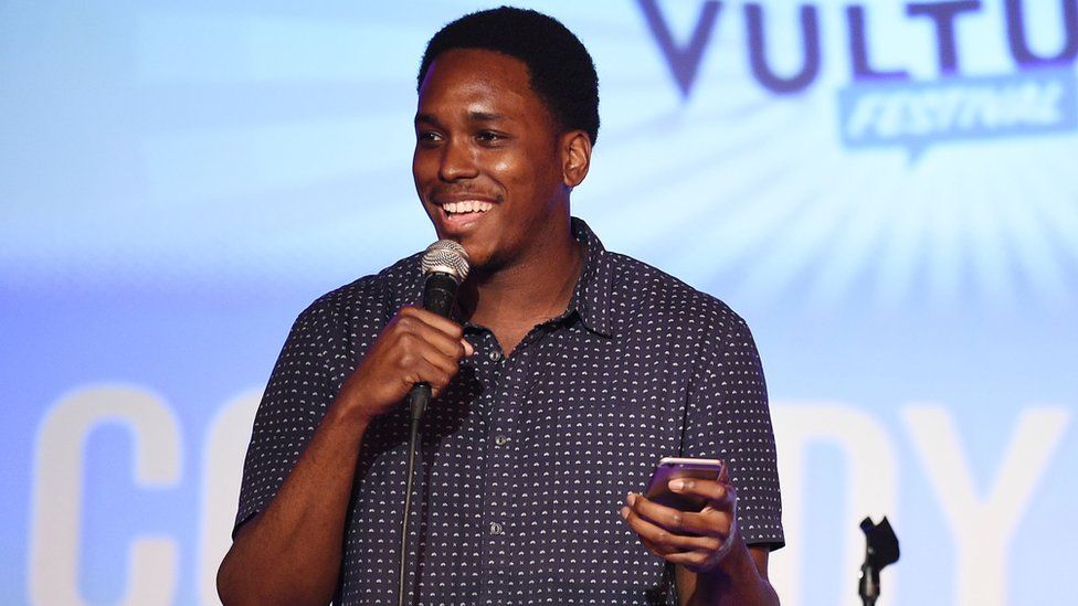 Kevin Barnett: Sitcom writer and stand-up comedian dies aged 32 - BBC News