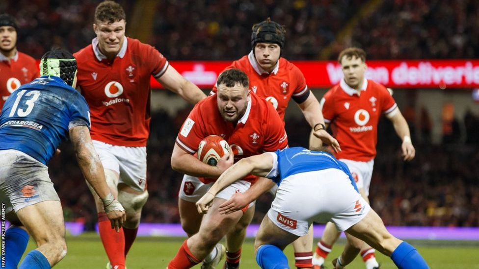 Harri O'Connor: Wales prop signs new Scarlets contract - BBC Sport