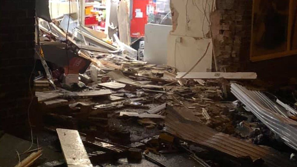 Cash machine robbers destroy Fenny Compton Co-op - BBC News