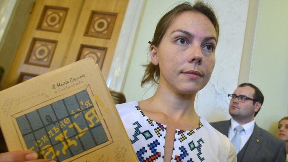 Russia trial of Ukraine pilot Nadia Savchenko begins - BBC News