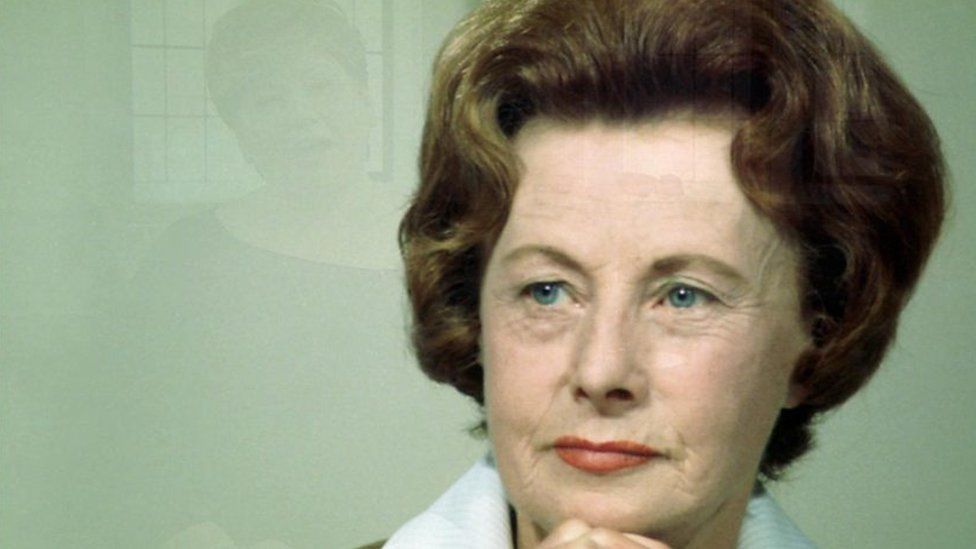 Barbara Castle: First glimpse of Blackburn MP's statue - BBC News