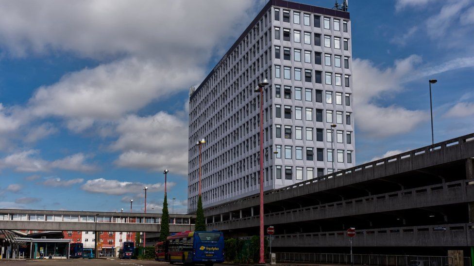 Drugs networks operating near Harlow 'human warehouse' - BBC News