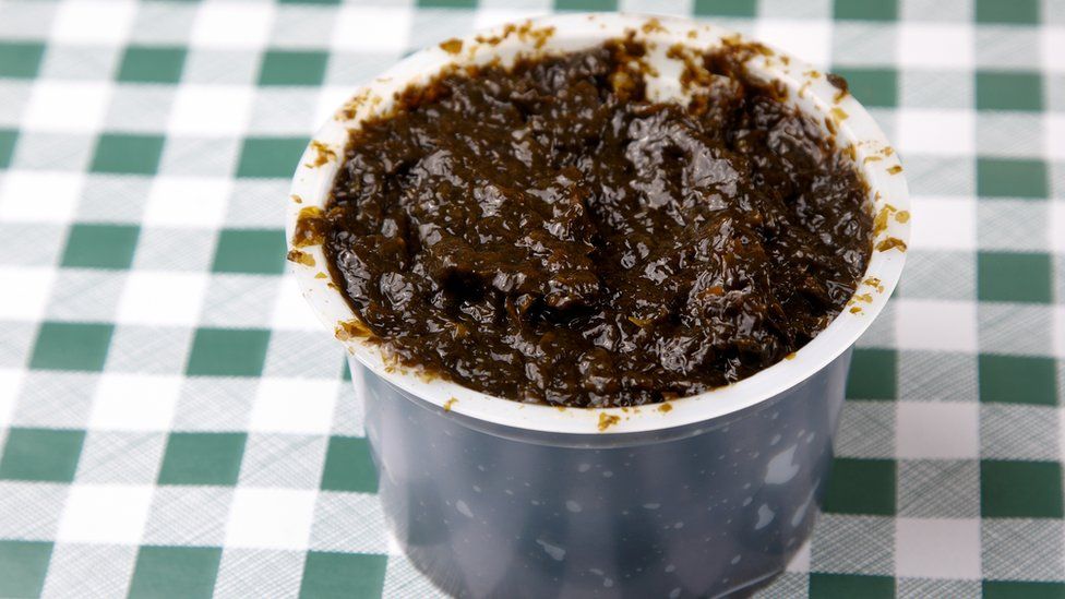 Laverbread: Seaweed-loving chef's bid to promote delicacy - BBC News