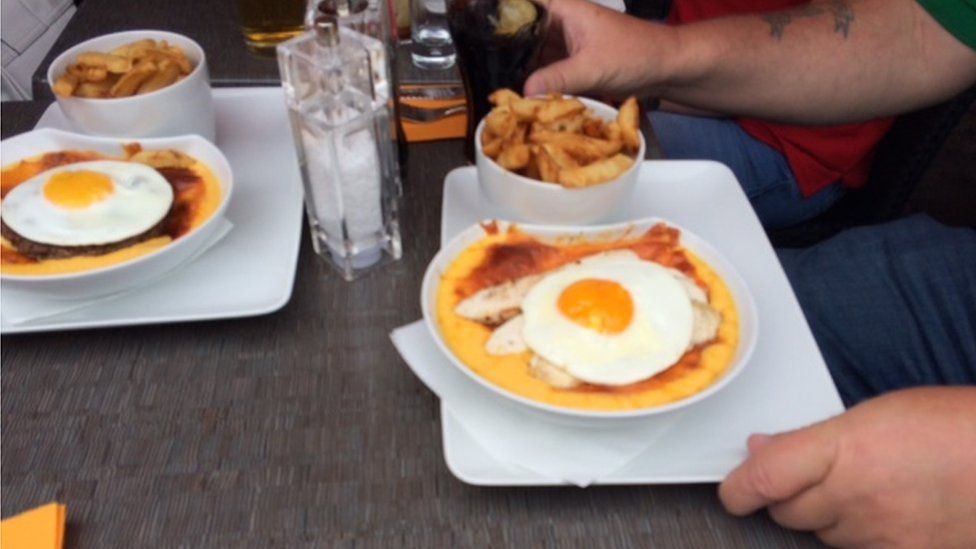 Euro 2016: Wales fans try the French Welsh rarebit in Lille - BBC News