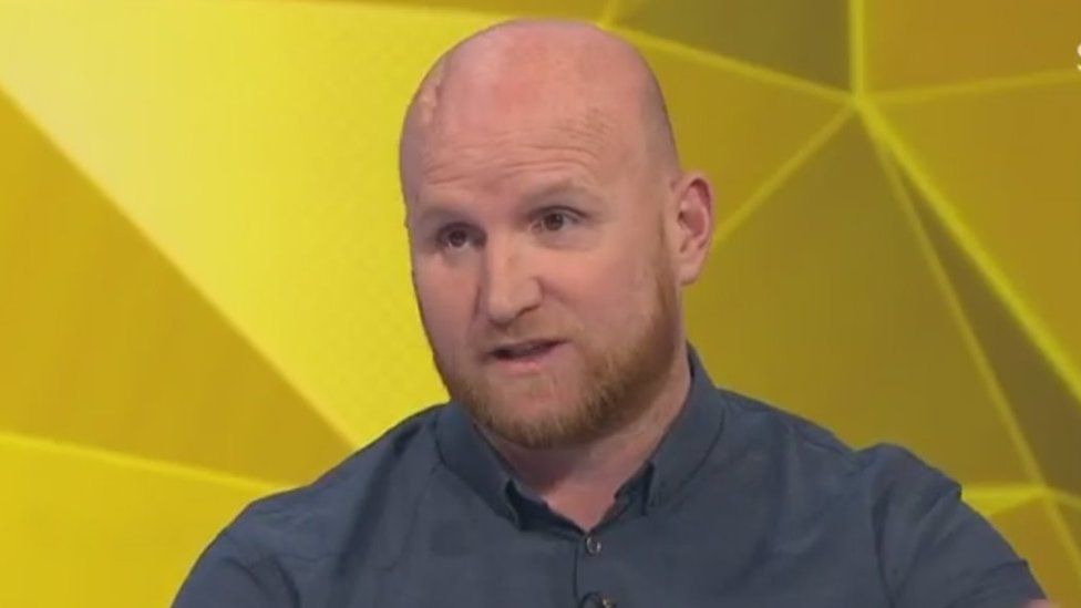 'Dim budd beirniadu safon iaith pobl fel John Hartson' - BBC Cymru Fyw