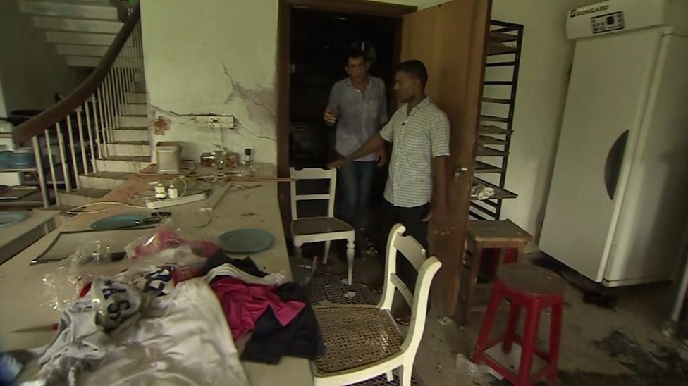 Bangladesh Avijit Roy murder: Five sentenced to die for machete attack ...