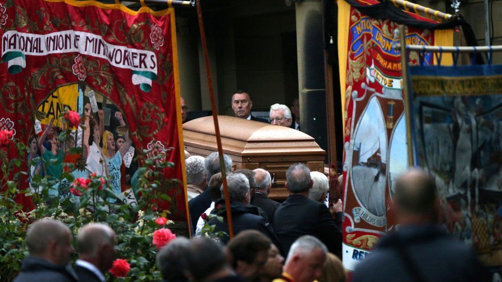 Jeremy Corbyn joins mourners at Dave Hopper funeral - BBC News