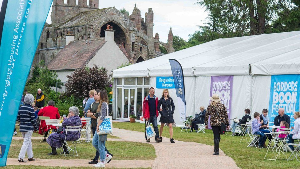 Borders Book Festival begins new chapter online - BBC News