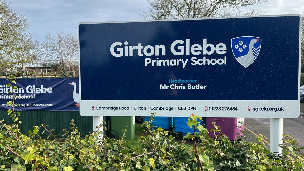 Trust's plans to shorten Girton school's year divides parents - BBC News