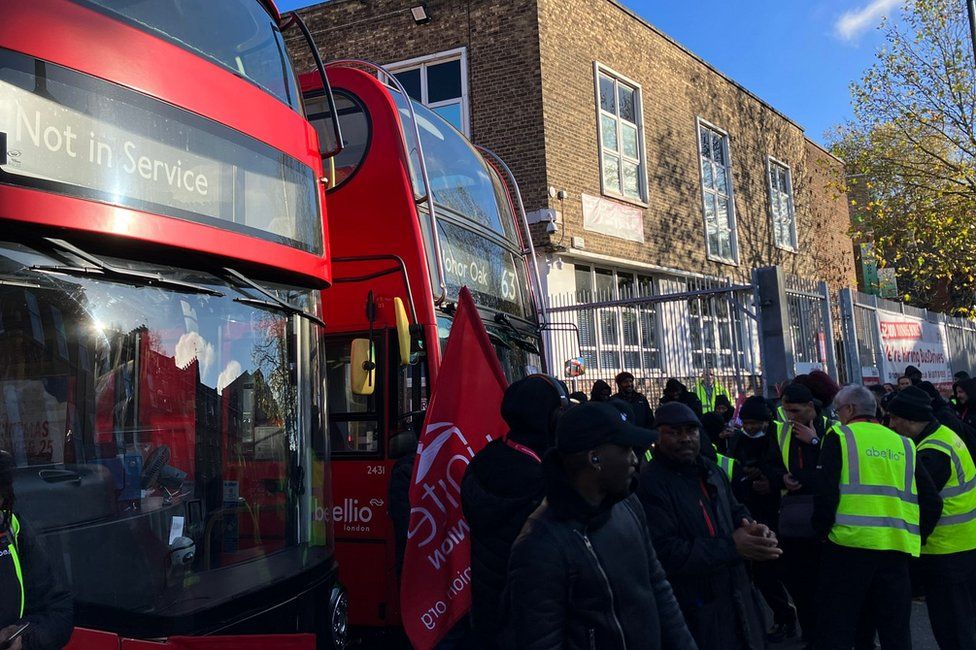 Bus strikes begin in south and west London - BBC News