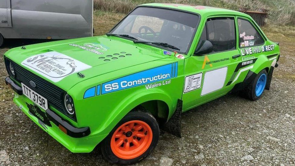Dedfrydu dyn o Sir Gâr am ffugio lladrad car rali - BBC Cymru Fyw