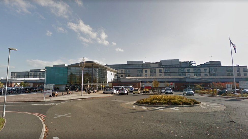 Mum with baby not breathing asked to wait by receptionist - BBC News