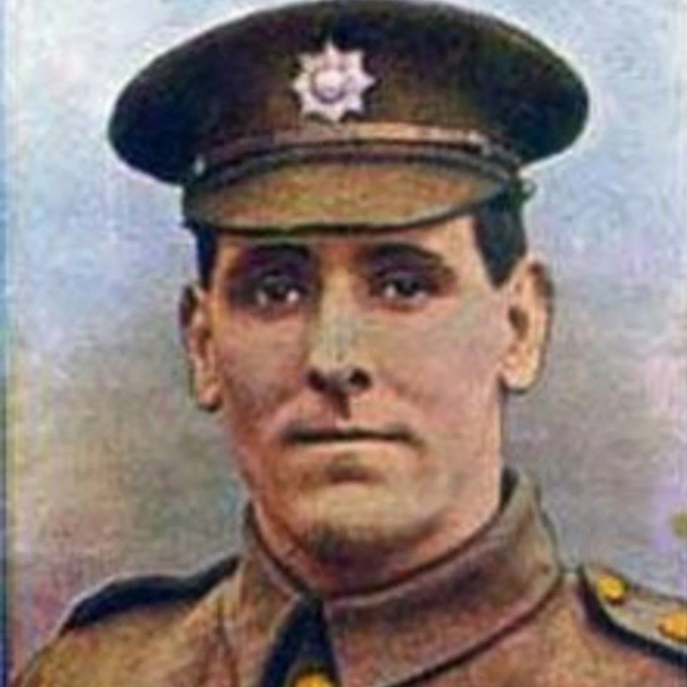 Grave of Doncaster police officer awarded VC is restored - BBC News