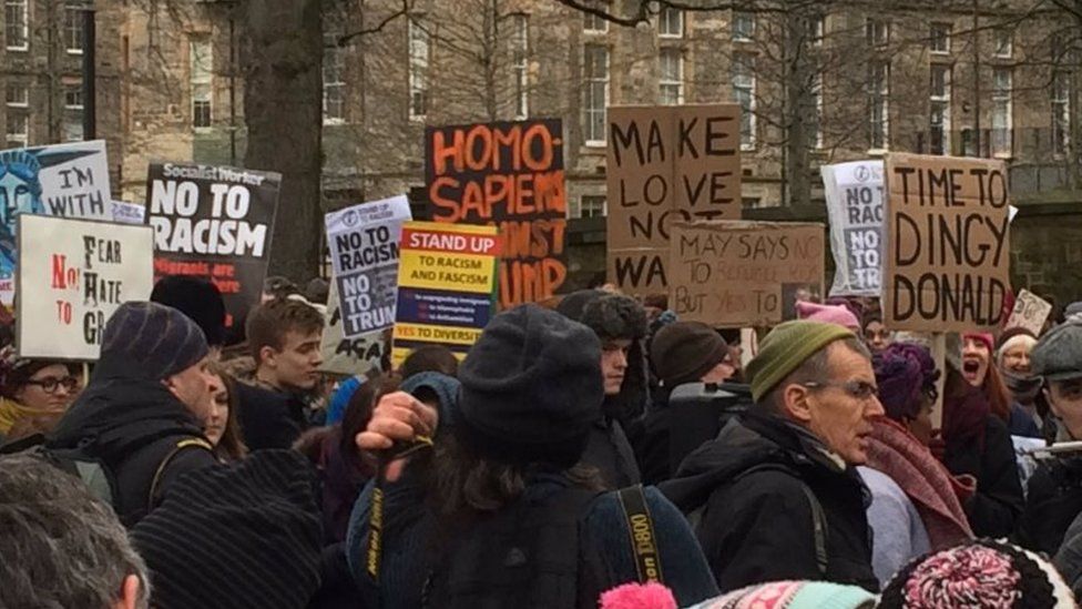 Fresh Scottish protest held against Donald Trump - BBC News