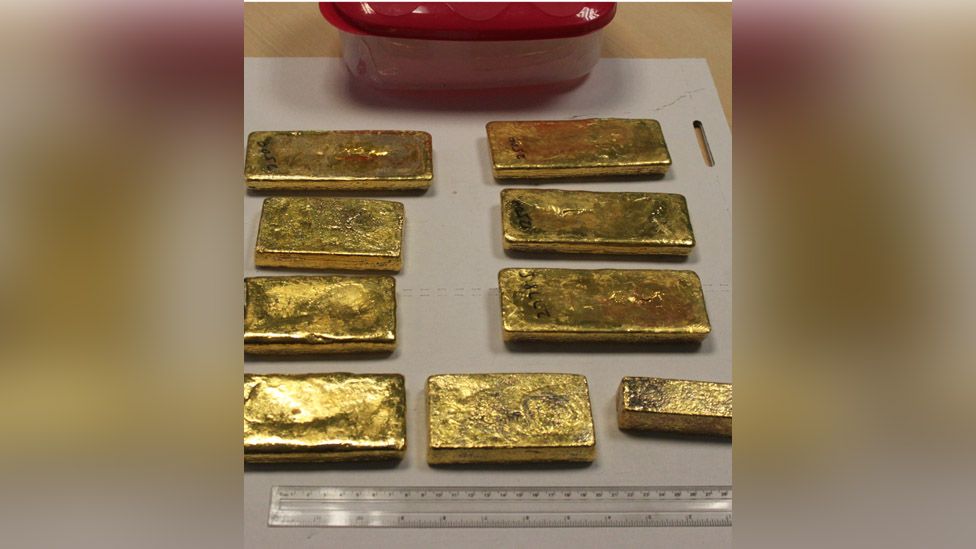 Dubai-bound gold bars smuggled in lunchbox to be auctioned - BBC News