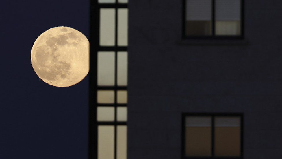 Full Snow Moon: What is a Full Snow Moon? - BBC Newsround