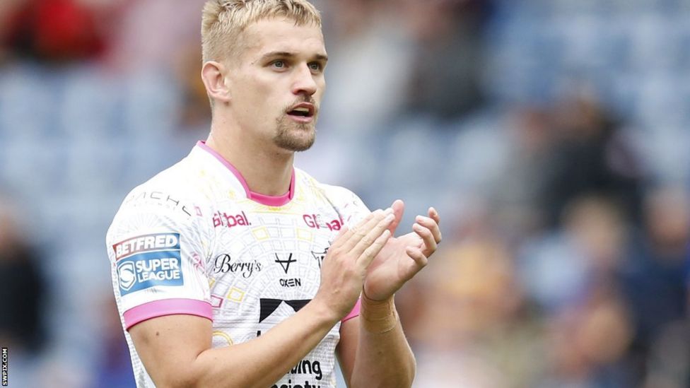Luke Hooley: Castleford Tigers sign Leeds Rhinos full-back - BBC Sport