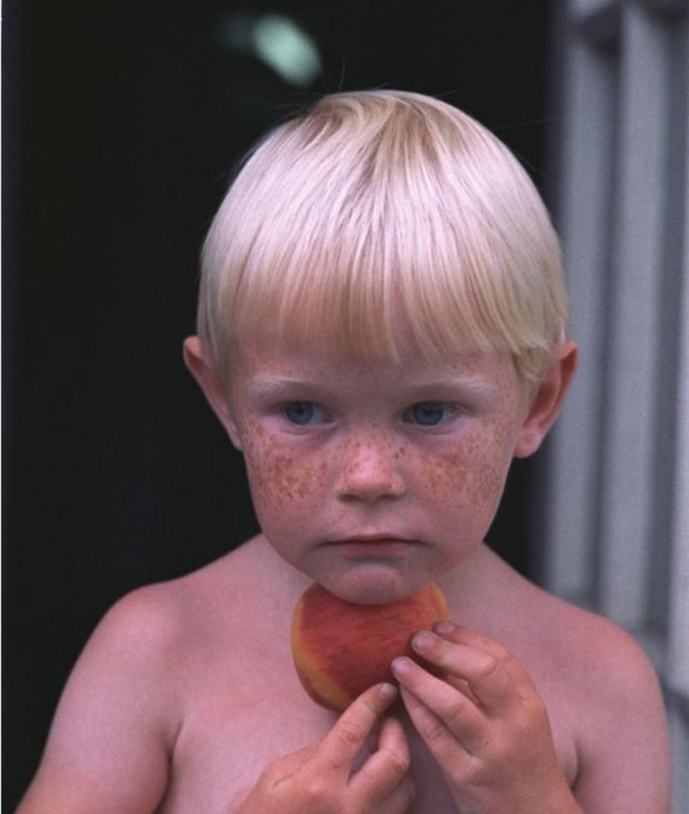 Geoff Charles, y dyn tu ôl i'r camera a rhai o luniau eiconig Cymru ...