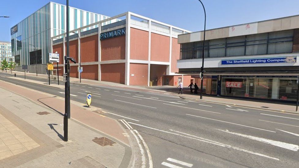 Sheffield: Pedestrians injured in city centre crash - BBC News