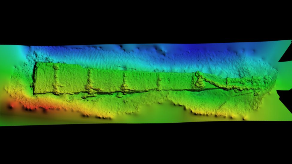 HMS Invincible shipwreck: Rudder found on Solent seabed - BBC News