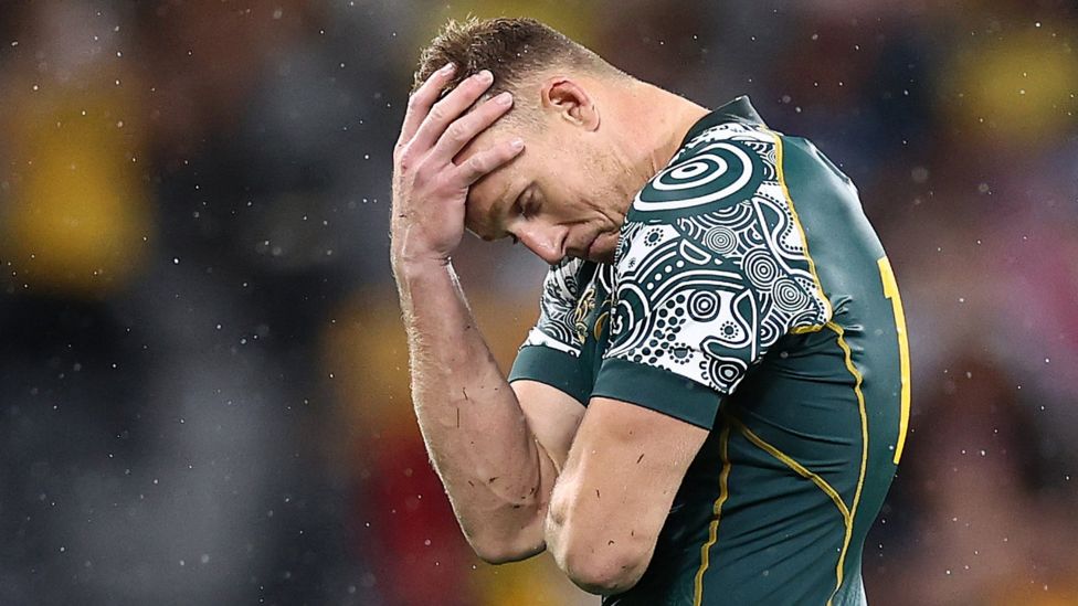 Australia's Wallabies sing anthem in indigenous language - BBC News