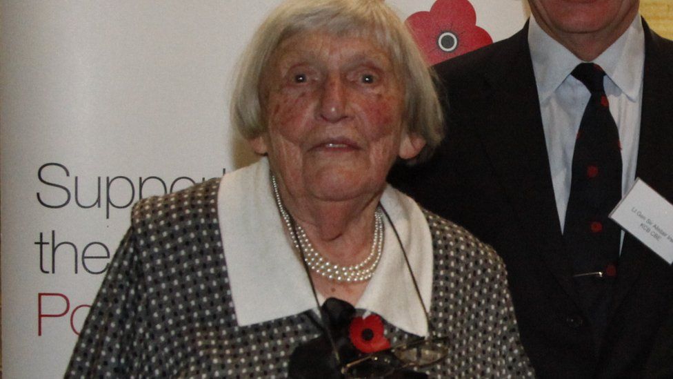 Andy Murray knighted in New Year Honours - BBC News