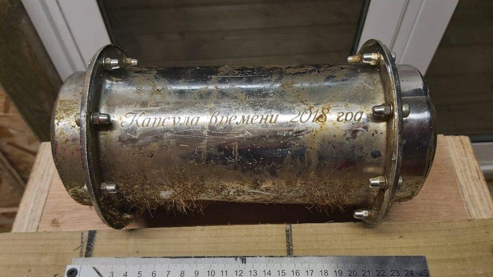 Century-old coin found in time capsule hidden beneath floor - BBC Newsround