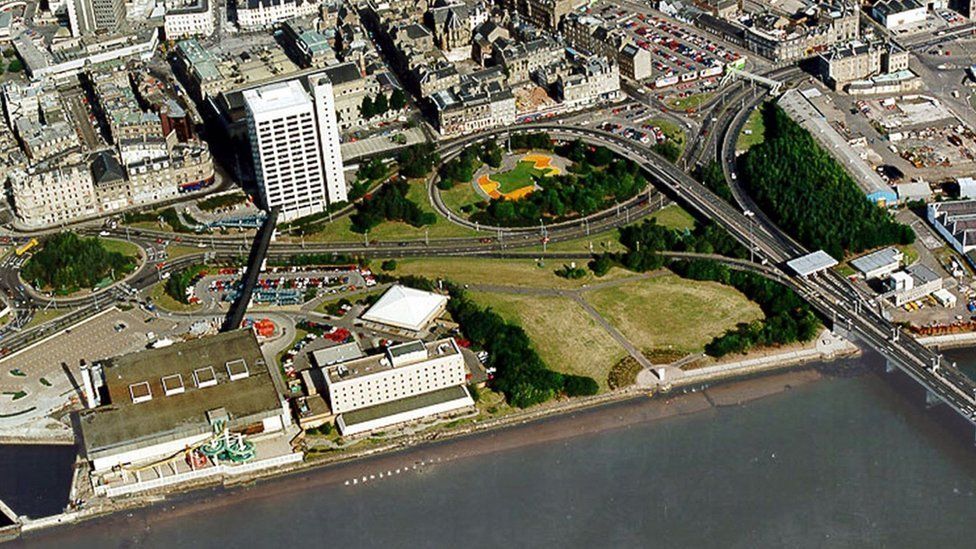 New Dundee Waterfront street and pavement network to open - BBC News