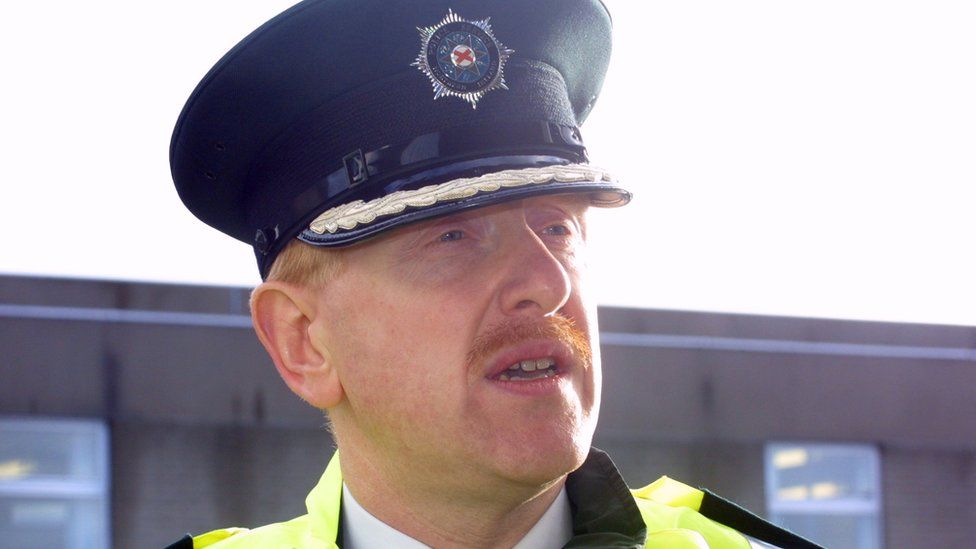 Senior PSNI officers cleared by police ombudsman - BBC News
