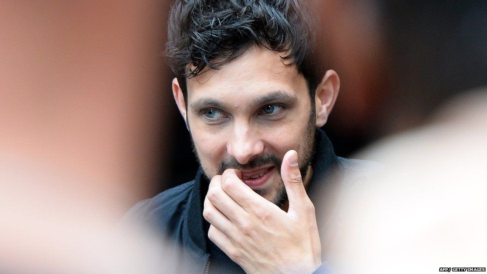 Dynamo's bottle magic trick didn't go to plan in London - BBC News