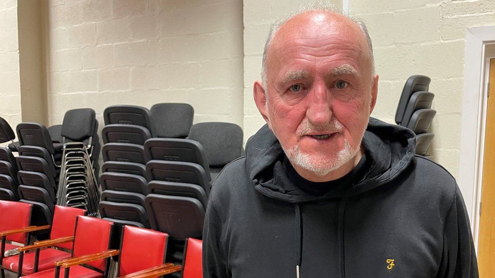 Cwmni Theatr Maldwyn yn atgyfodi sioe Y Mab Darogan - BBC Cymru Fyw