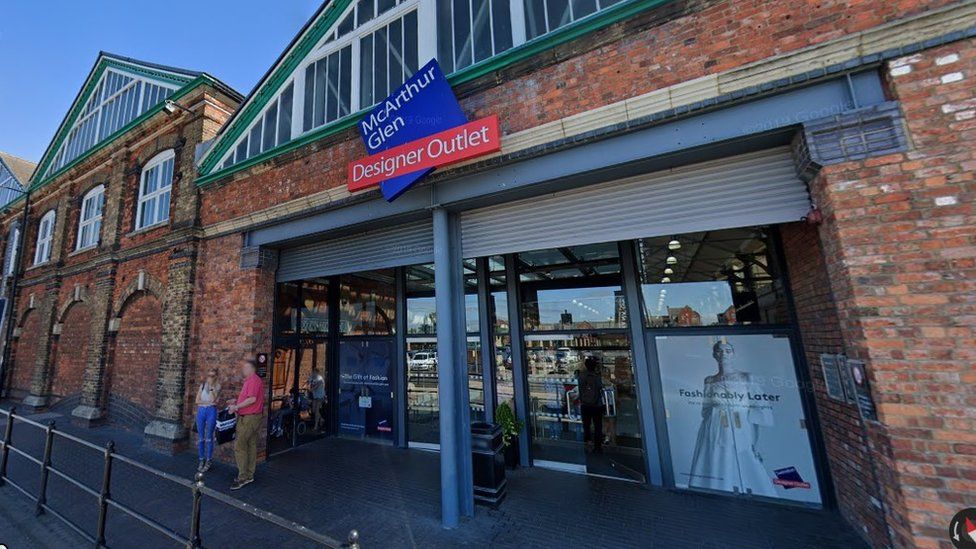 Peter Kis: Legal system 'let down' Swindon sex offender' victims - BBC News