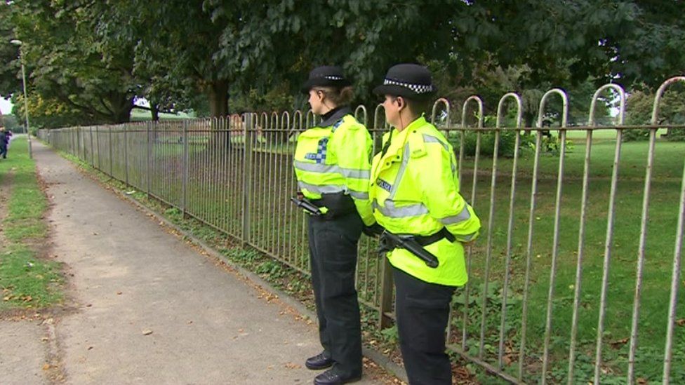 Didcot park rape: Dog walker witness sought - BBC News